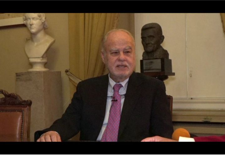 Ο πρ. Πρύτανης, καθηγητής Ανατομοπαθολογίας Χρήστος Κίττας μιλά στον ...